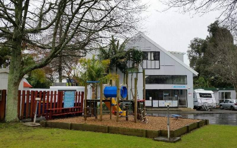 Auckland North Shore Holiday Park | Full Service Camp | New Zealand